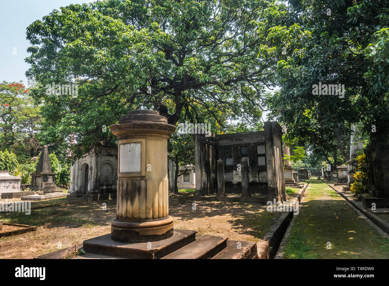 1767 park street cemetery kolkata hi-res stock photography and images ...