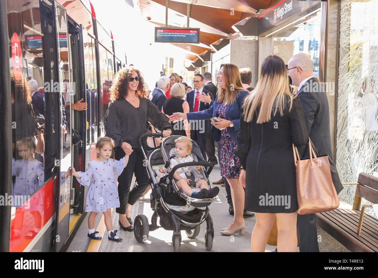 Canberra, Australia. 18th Apr, 2019. Journalists and some chosen ...
