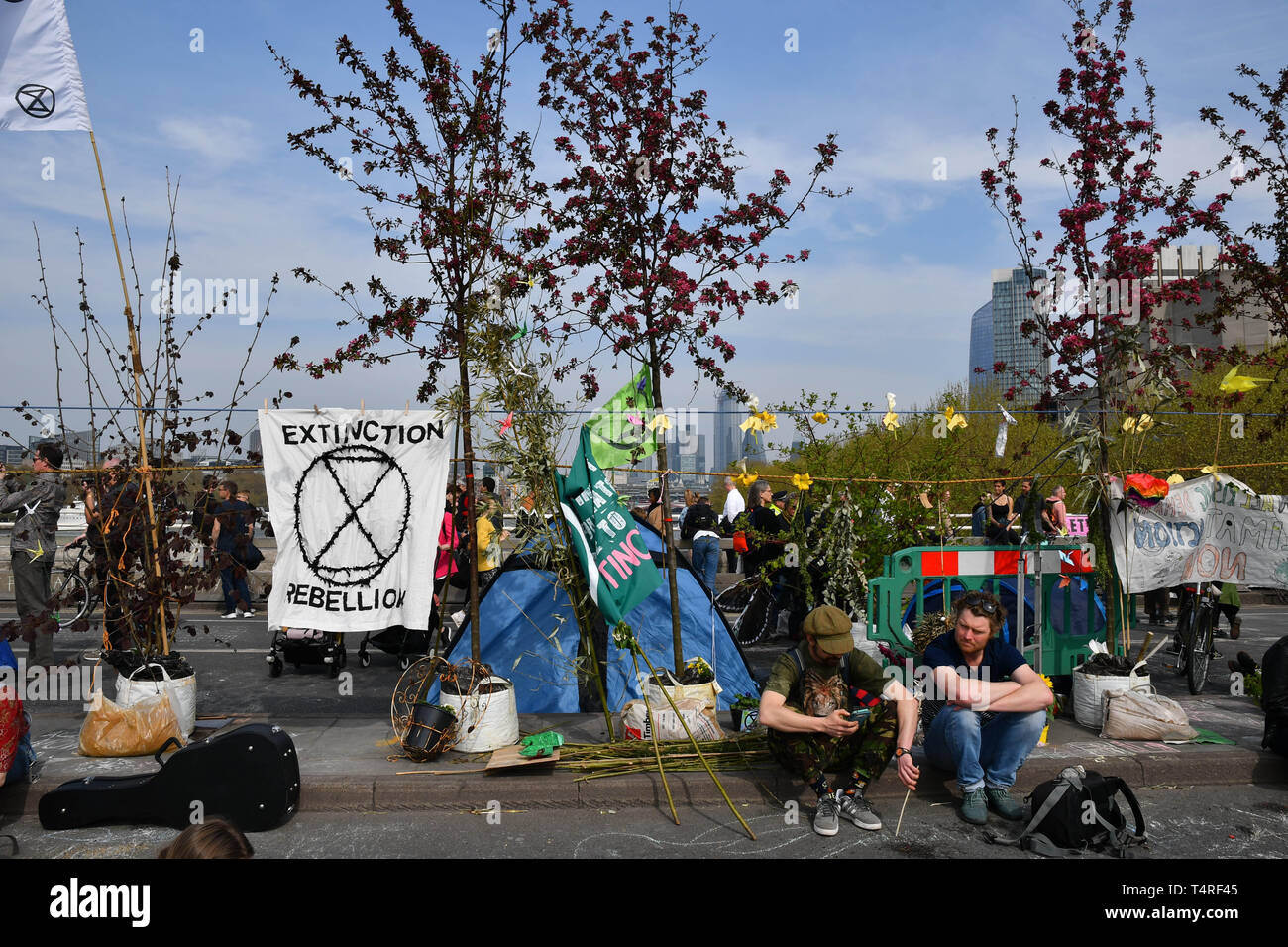 Waterloo Bridge, London, UK. 18th Apr 2019. Activists continues ...