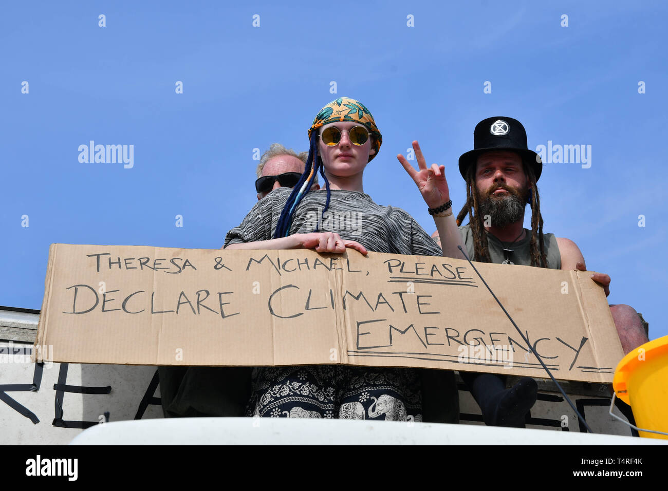 Waterloo Bridge, London, UK. 18th Apr 2019. Activists continues ...