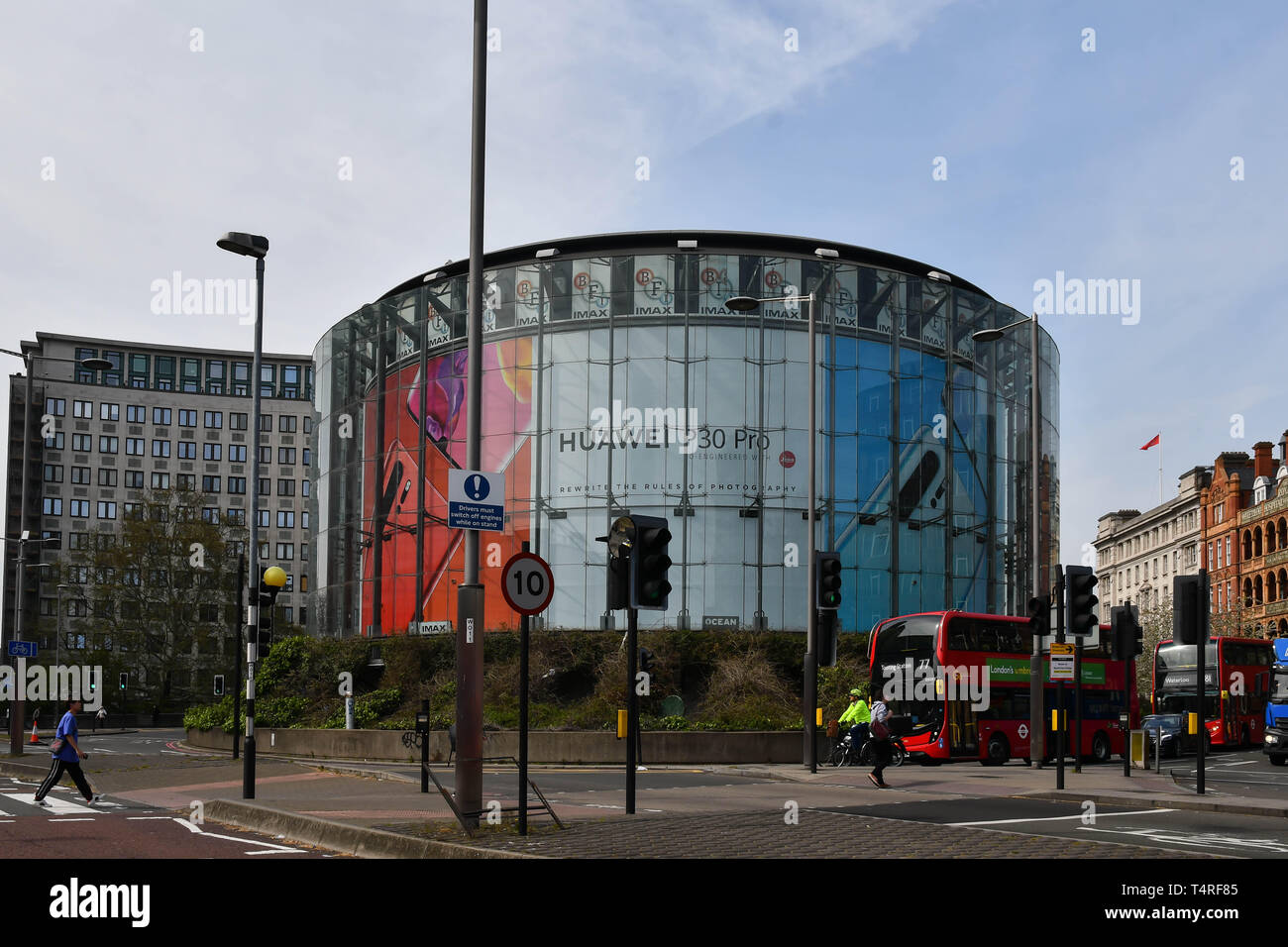 Huawei p30 pro ad hi-res stock photography and images - Alamy