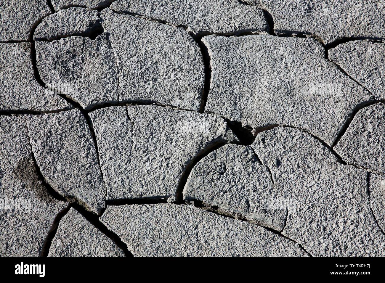 Bombay Beach, California, USA. 10th Dec, 2016. Dry cracked mudflats on ...