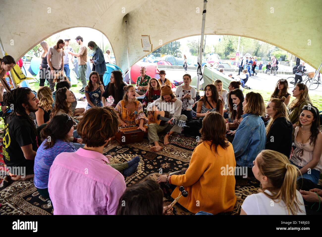 London,UK 18th April 2019. Hare Krishnas at Marble Arch on Day 4 of ...