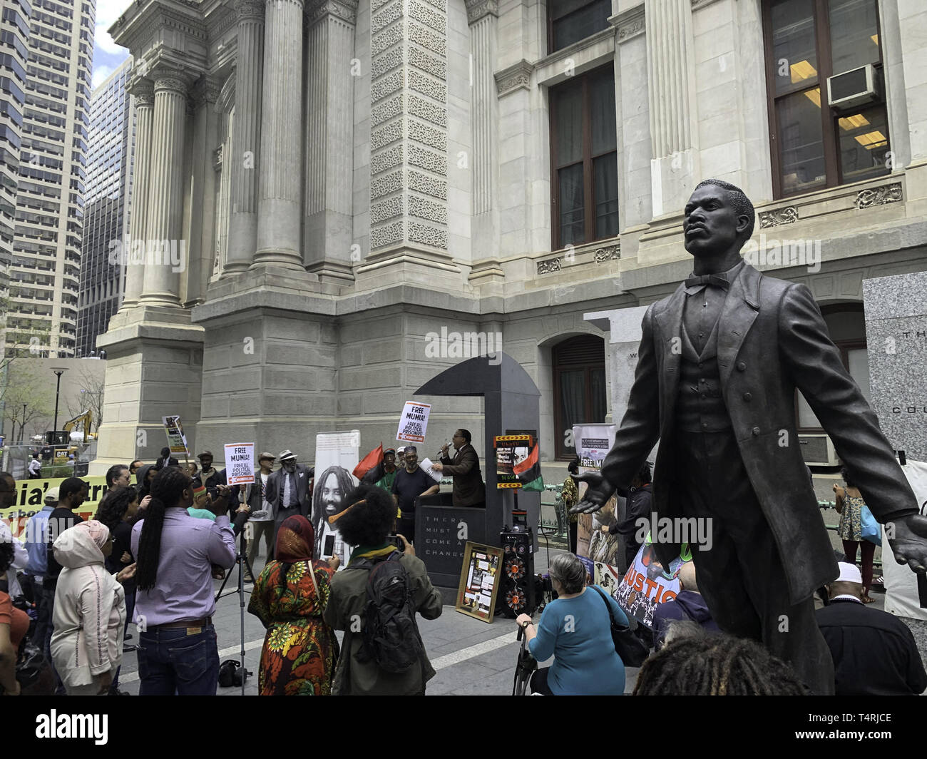 Larry krasner 2019 hi-res stock photography and images - Alamy