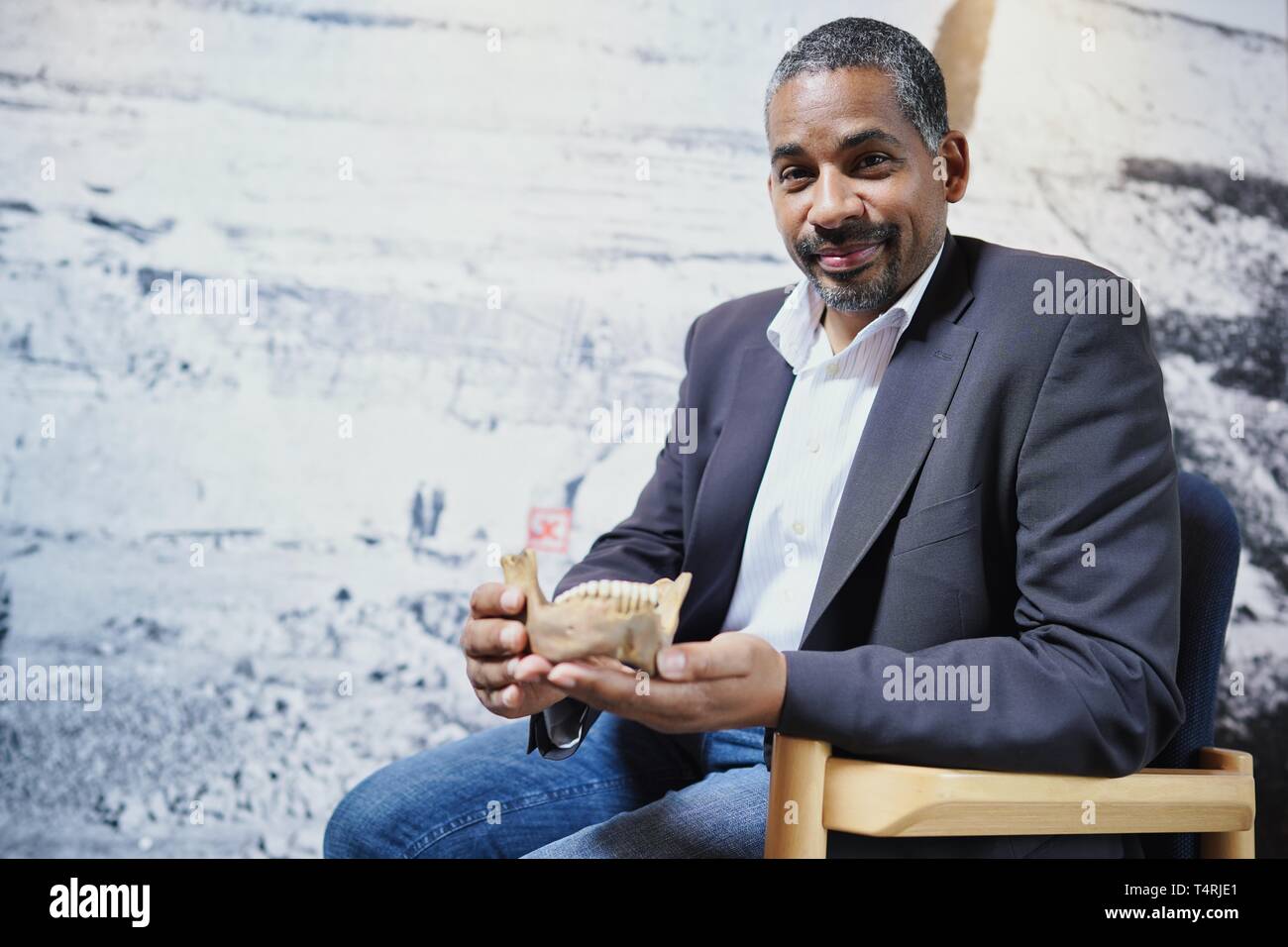 Mayor mauer john ehret sits hi-res stock photography and images - Alamy
