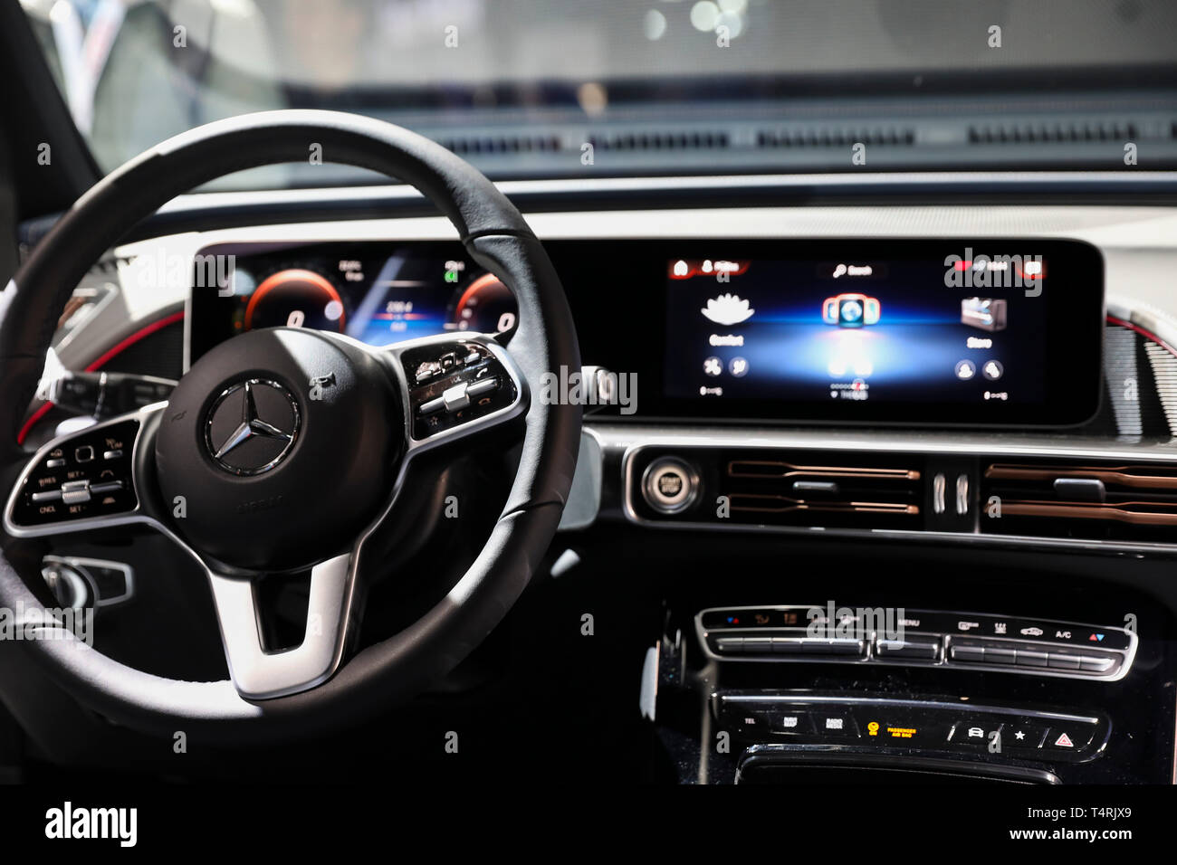 Mercedes benz eqc hi-res stock photography and images - Alamy