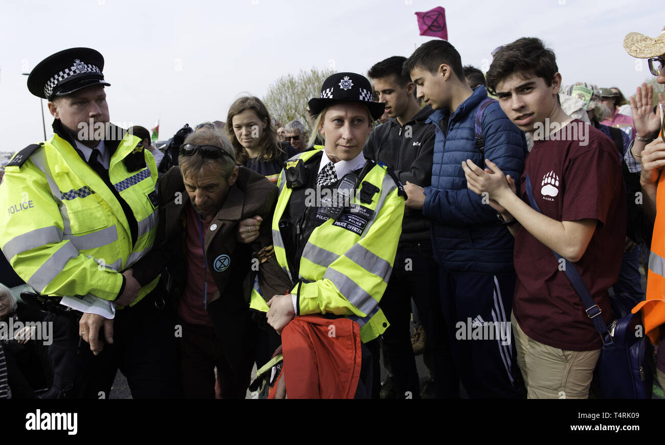 Lorry bridge strike hi-res stock photography and images - Alamy