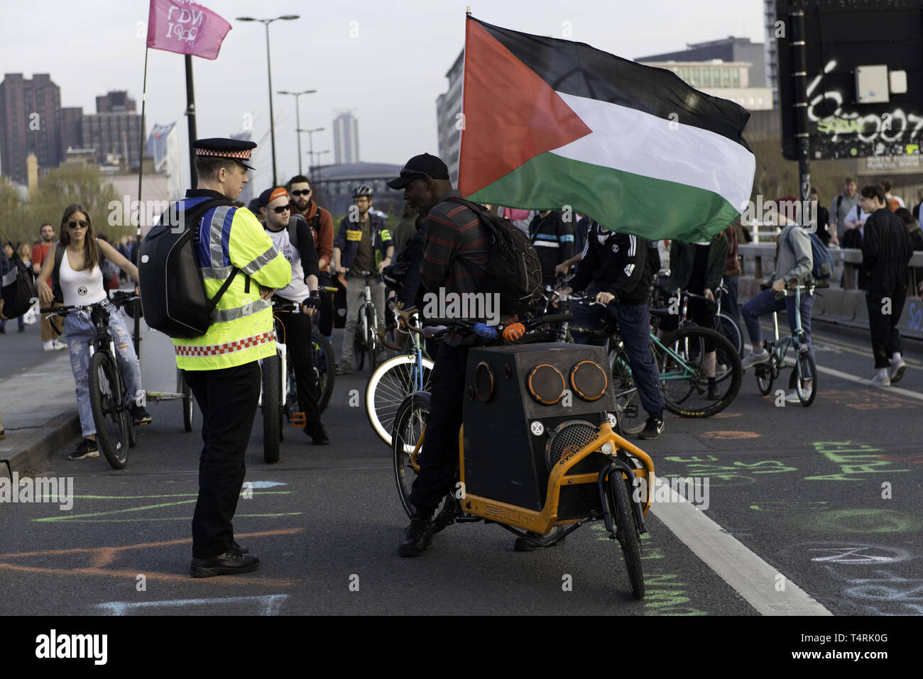 Lorry bridge strike hi-res stock photography and images - Alamy