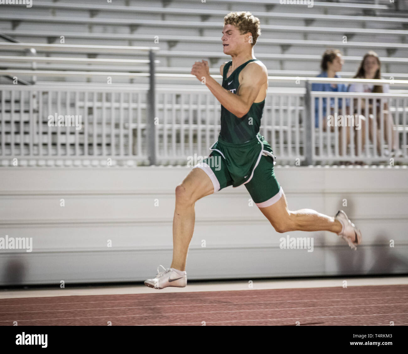 200 meter run hi-res stock photography and images - Alamy