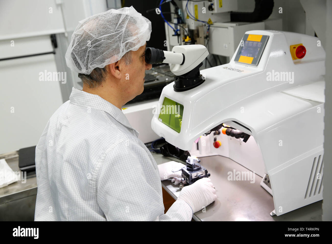 Cleanroom computer hi-res stock photography and images - Alamy