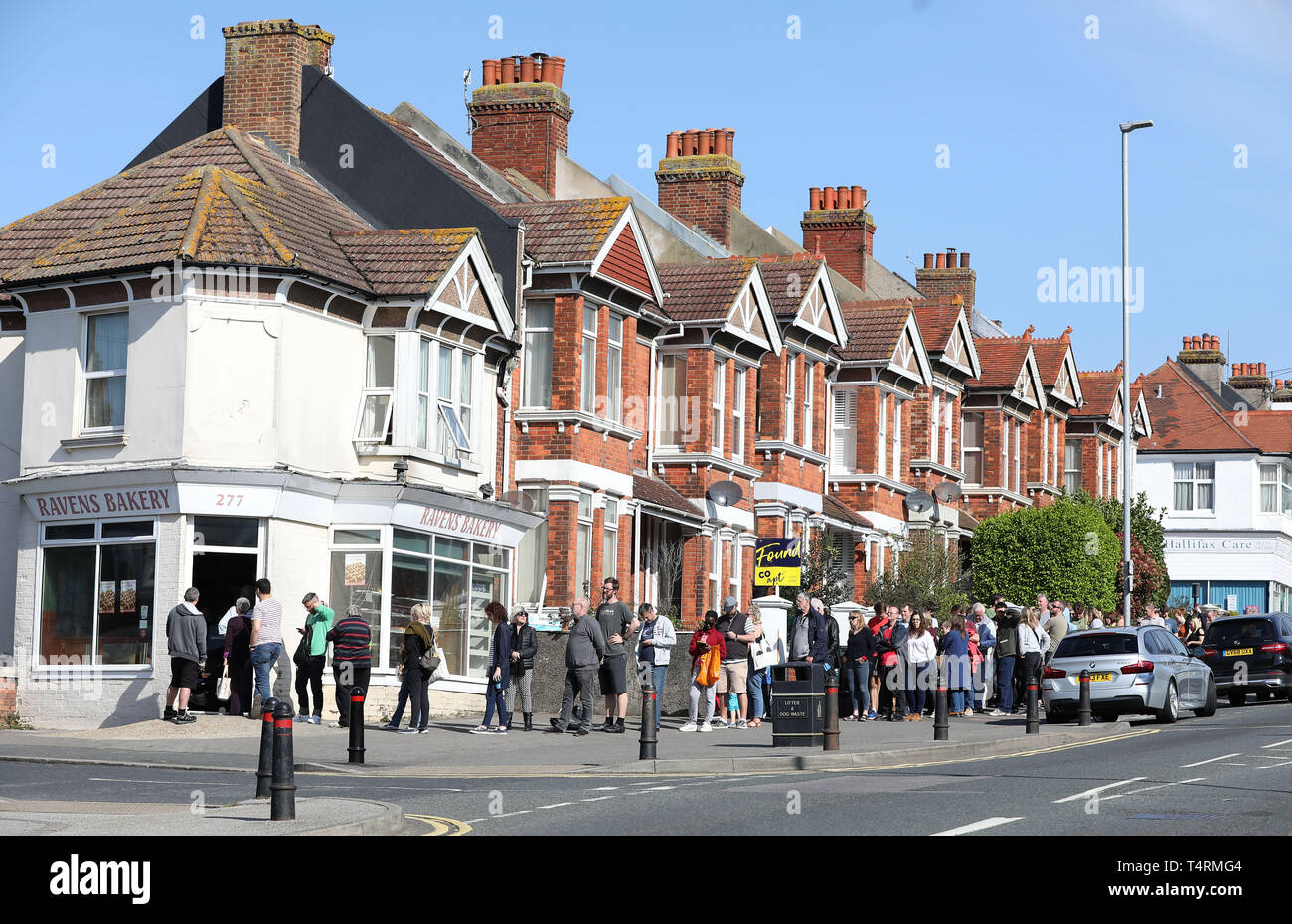 Ravens bakery hot cross buns hi-res stock photography and images - Alamy
