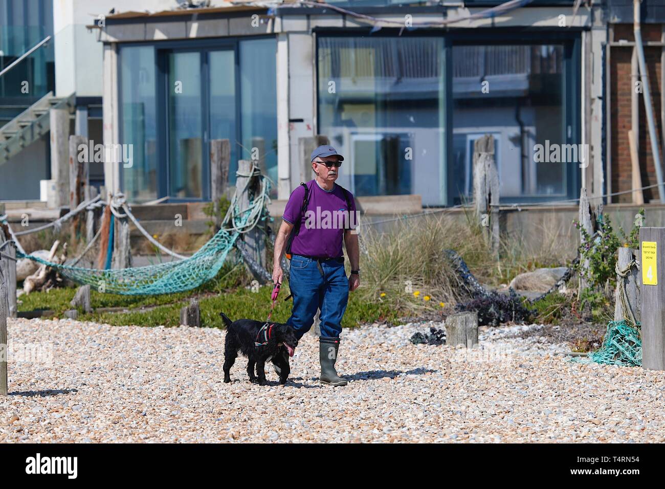 Camber, East Sussex, UK. 19th Apr, 2019. A hot and sunny start to the ...