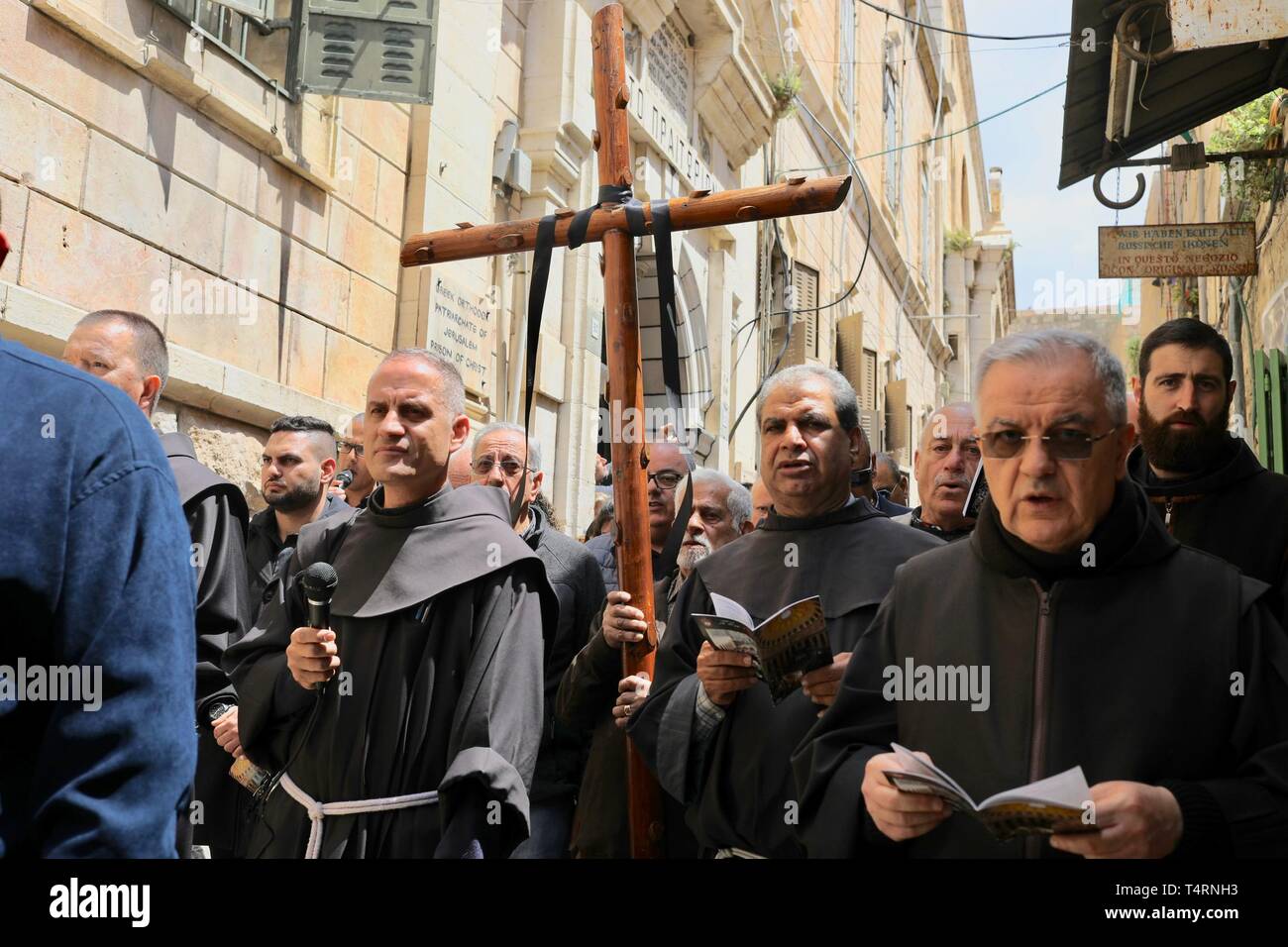 Jerusalem. 19th Apr, 2019. Worshippers carry a wooden cross along the ...