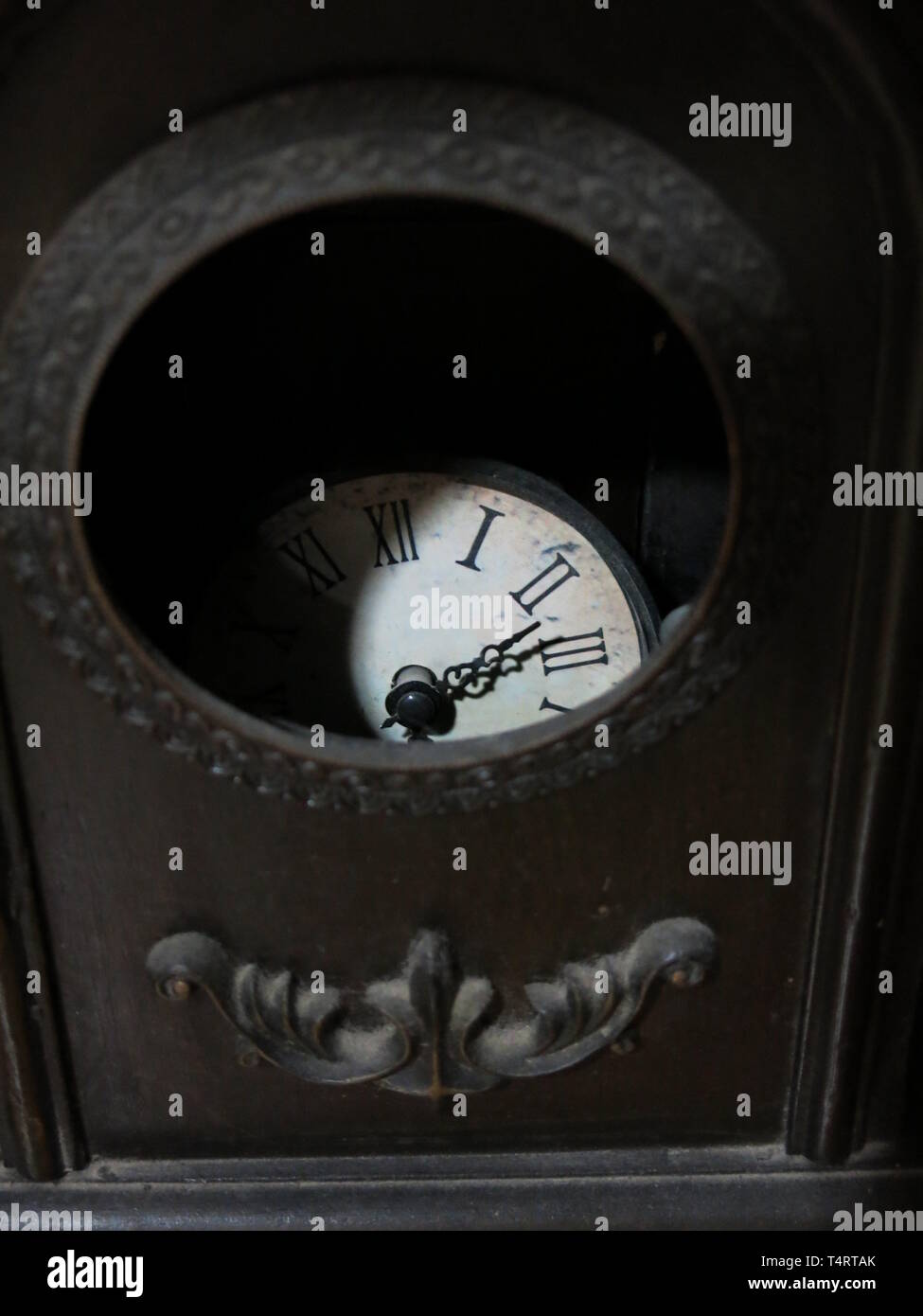 Old dusty clock hi-res stock photography and images - Alamy