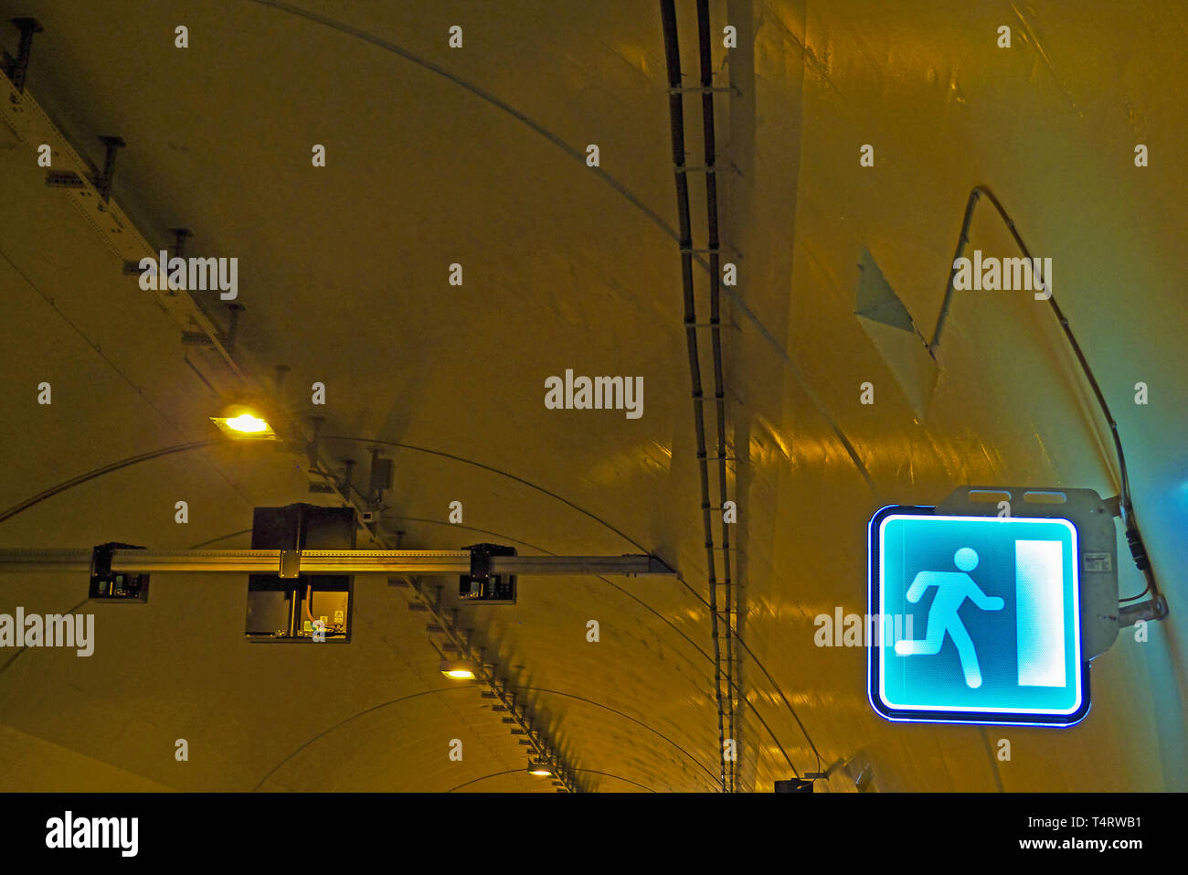 Tunnel signs hi-res stock photography and images - Alamy