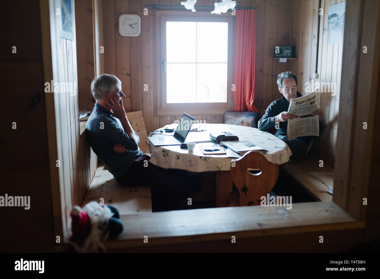 Newspaper reading room hi-res stock photography and images - Alamy