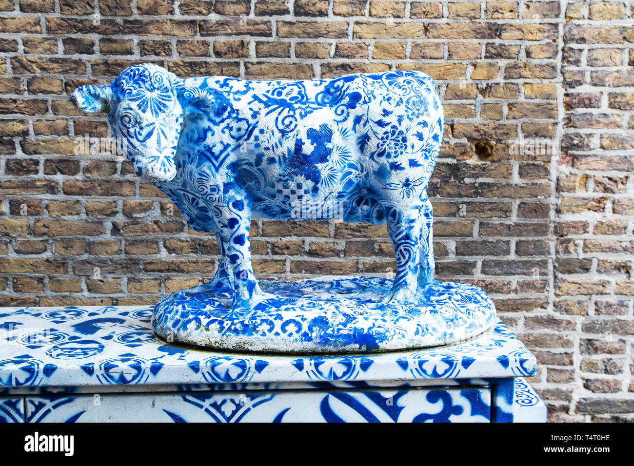 Holland Blue Delft Porcelain cow sculpture in Delft, Netherlands Stock ...