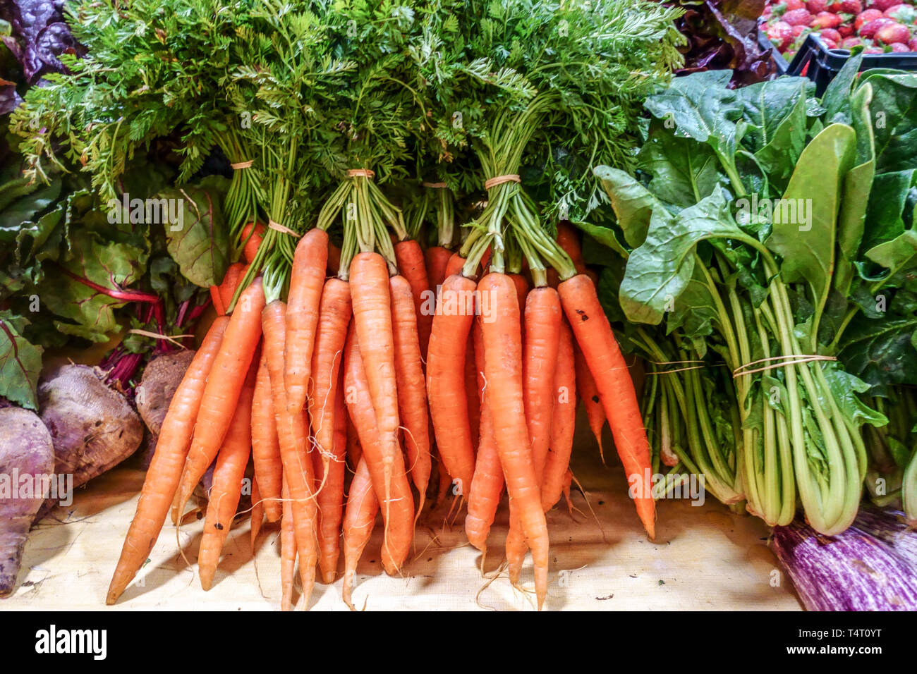 Vegetable market carrots Spain Roots vegetable bundle Stock Photo - Alamy