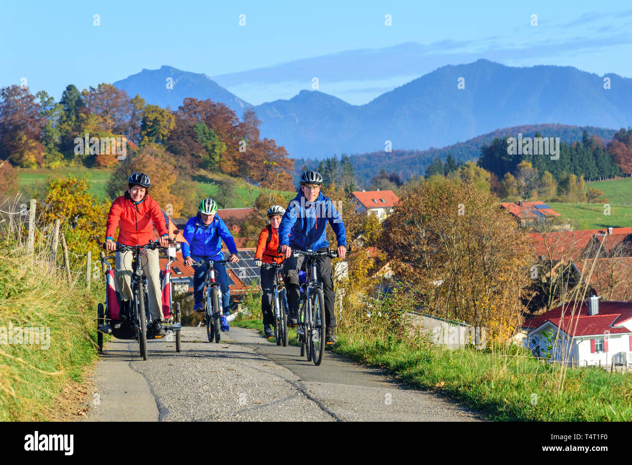 Group of people cycling hi-res stock photography and images - Alamy