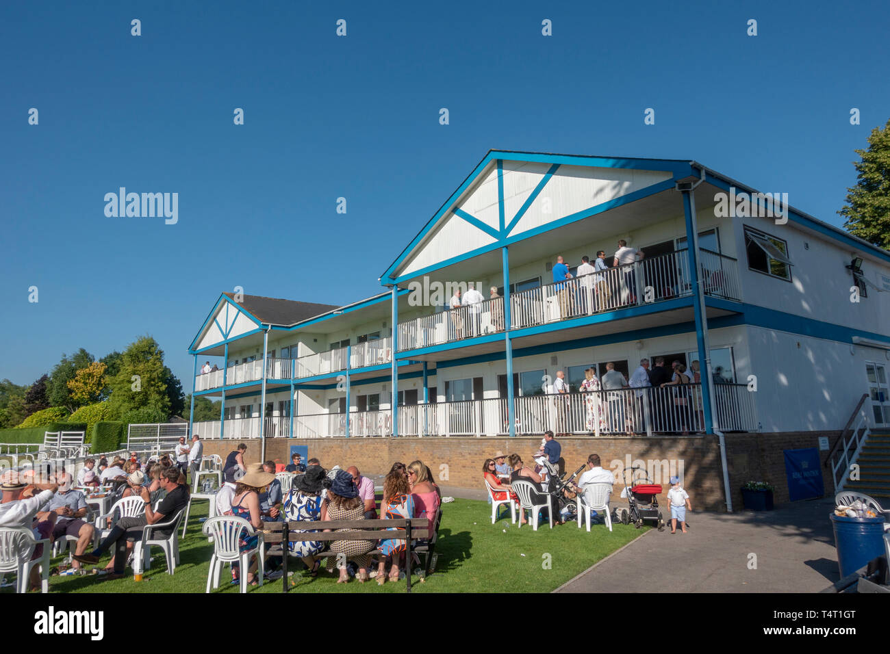 At windsor racecourse hi-res stock photography and images - Alamy