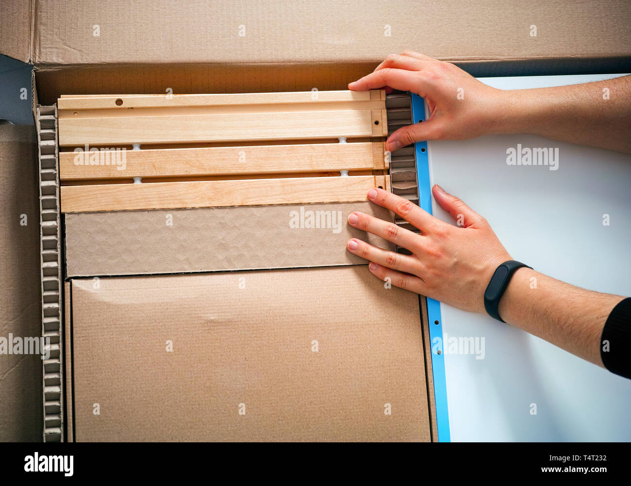 Cardboard furniture hi-res stock photography and images - Alamy