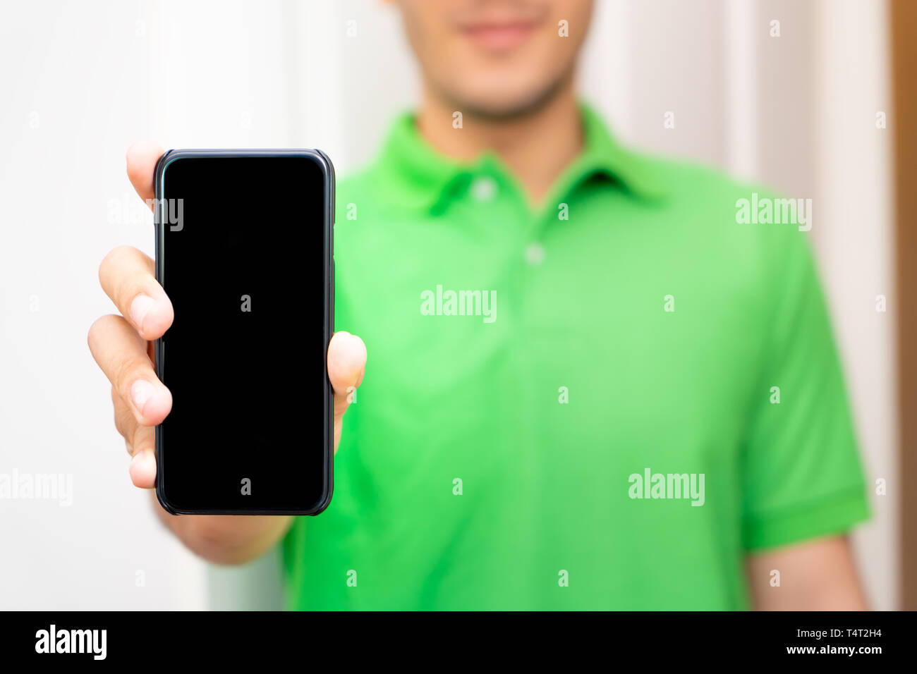 Green screen worker hi-res stock photography and images - Alamy