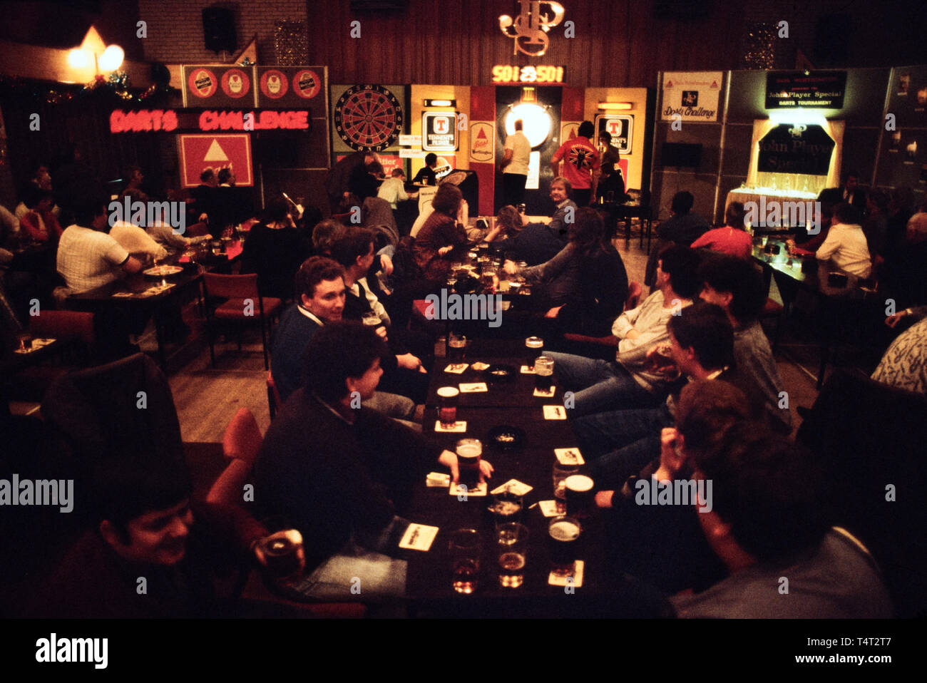 The Crafty Cockney Eric Bristow Stock Photos & The Crafty Cockney Eric ...