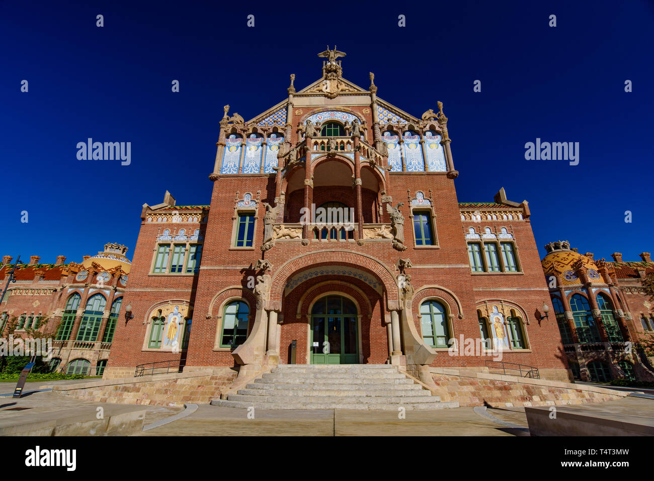 Hospital spain spanish healthcare hi-res stock photography and images ...
