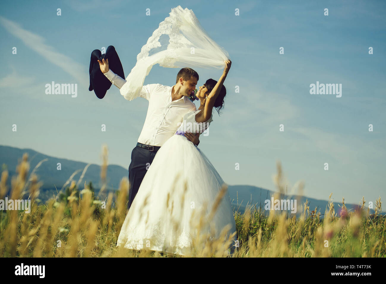 Flying with wedding dress 60 photos - Vianawedding.com