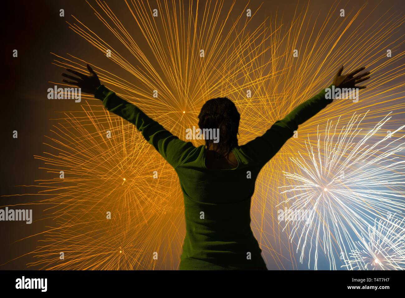 Nightly fireworks hi-res stock photography and images - Alamy