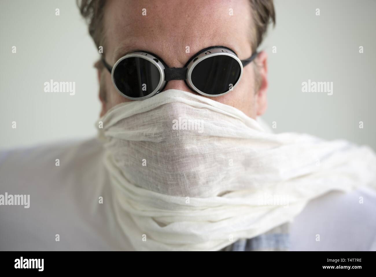 Man with face concealed hi-res stock photography and images - Alamy