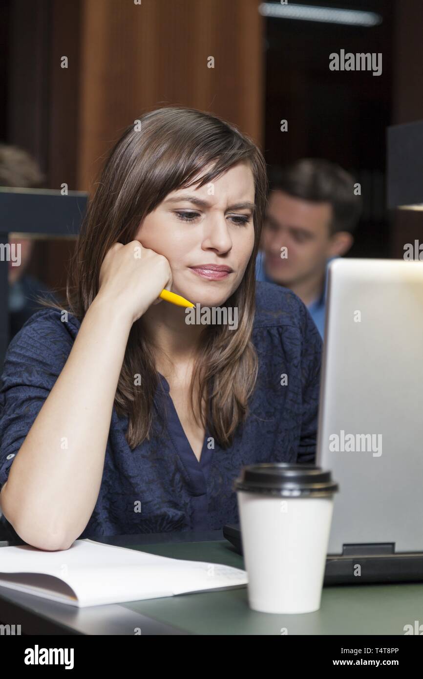 Library read reading learn student hi-res stock photography and images ...