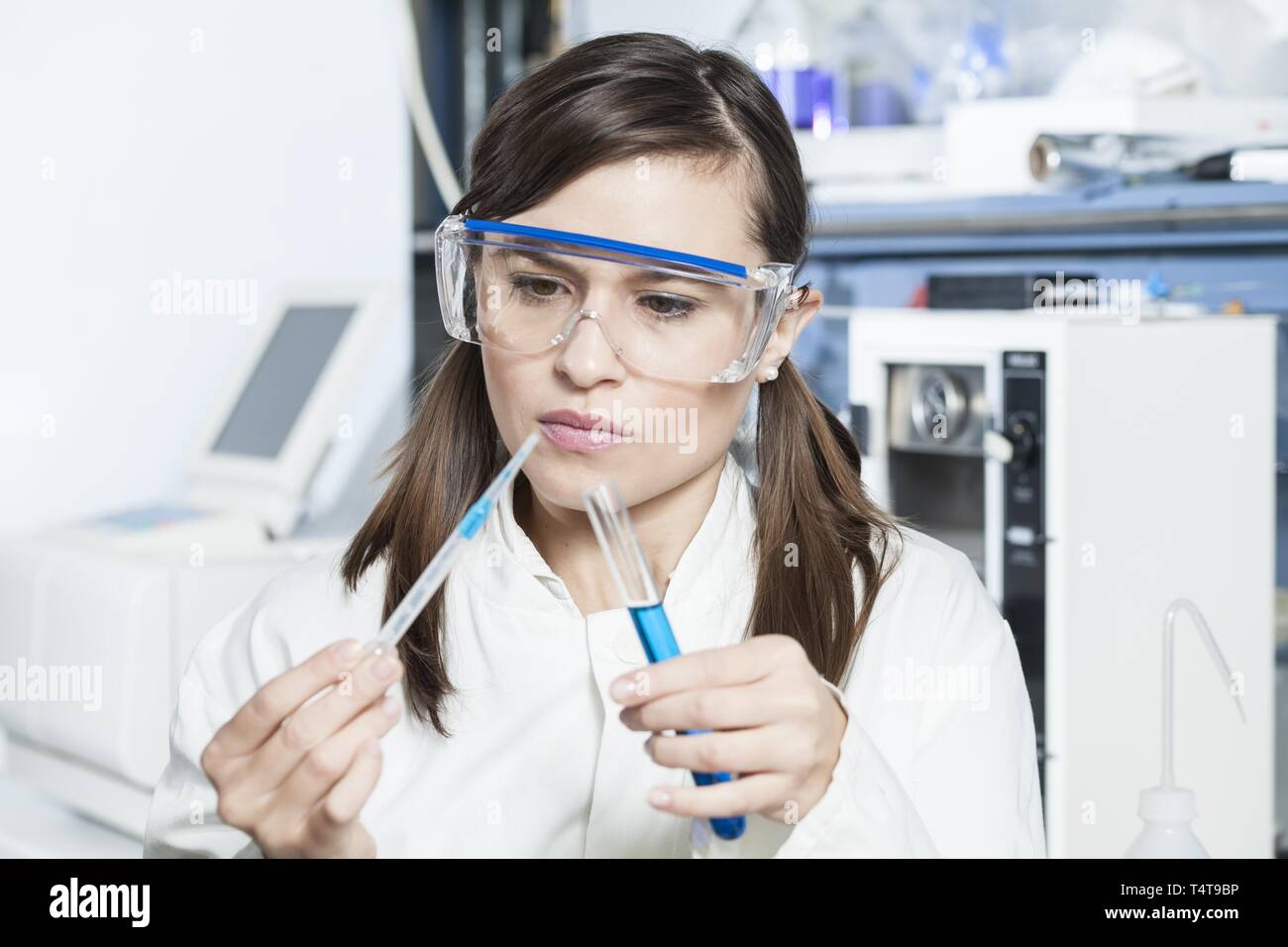 Lab technician at work Stock Photo - Alamy