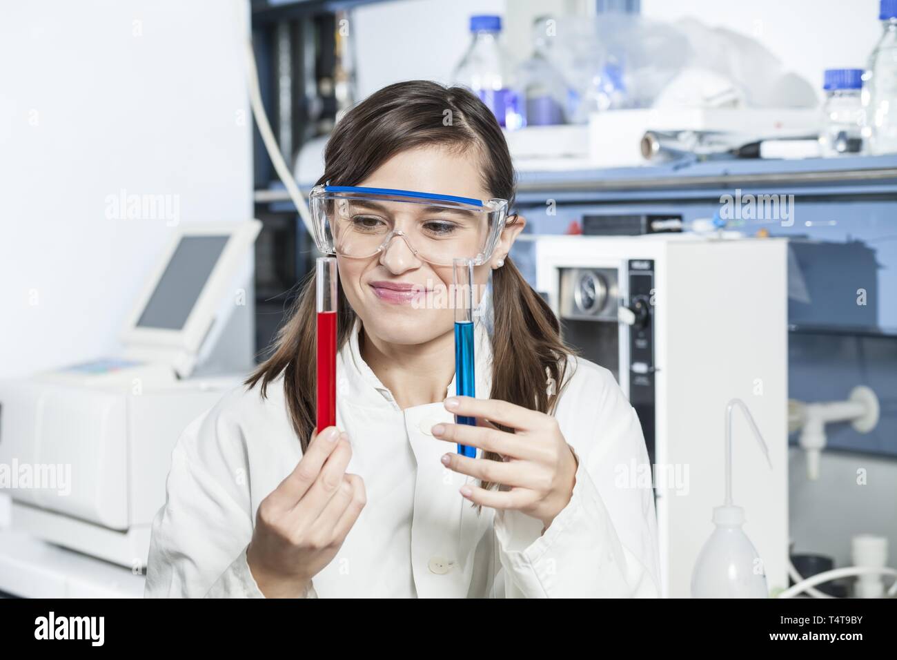 Lab technician at work Stock Photo - Alamy