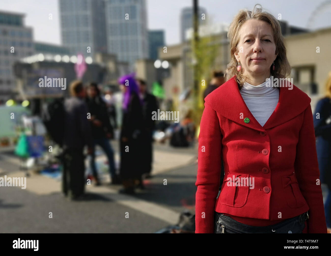 Co founder of extinction rebellion dr gail bradbrook on waterloo bridge ...