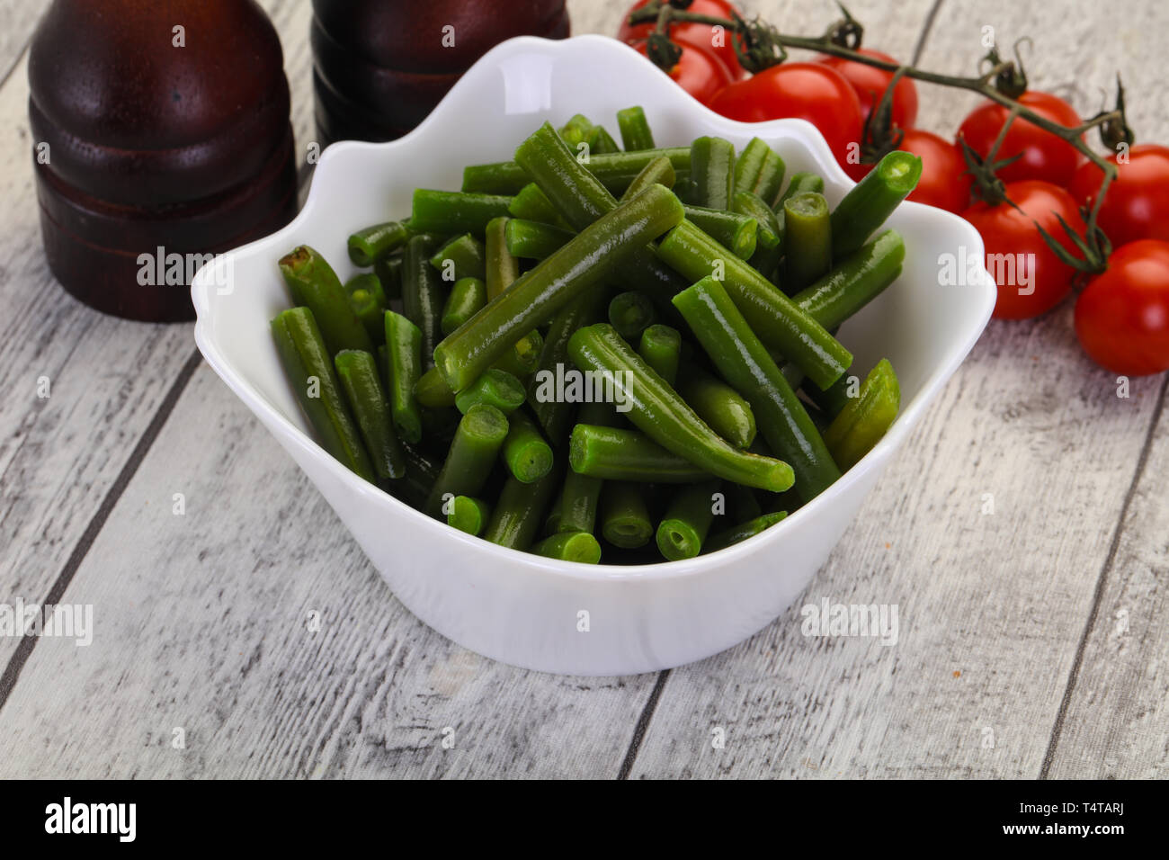 Green beans in the bowl ready for cooking Stock Photo - Alamy