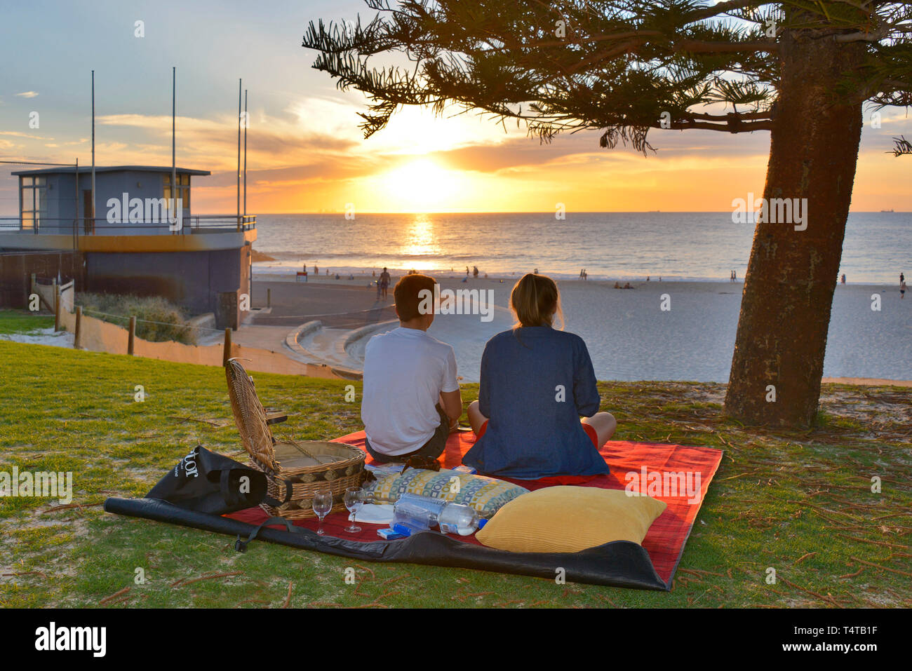 Perth setting sun hi-res stock photography and images - Alamy