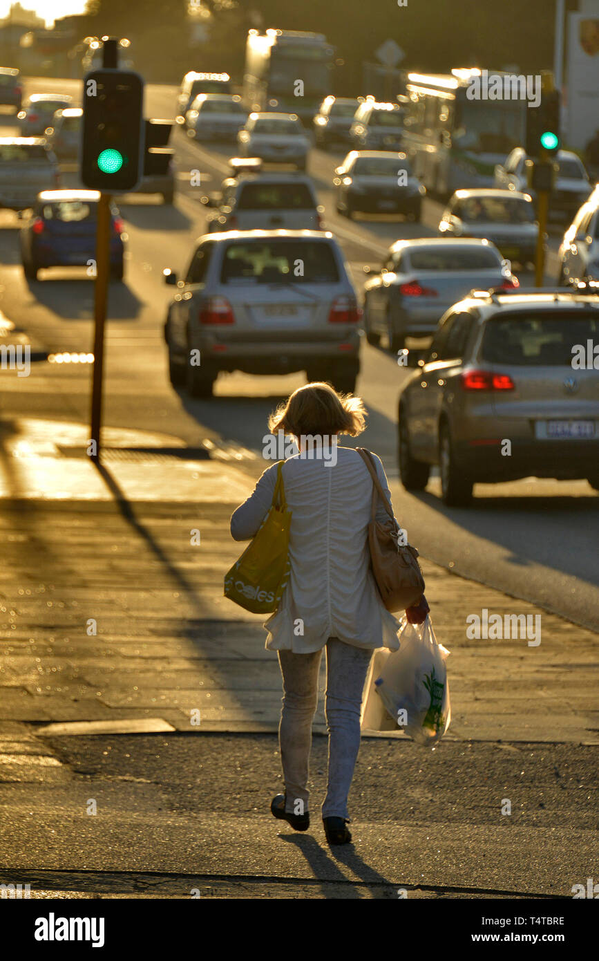 Busy footpath hi-res stock photography and images - Alamy