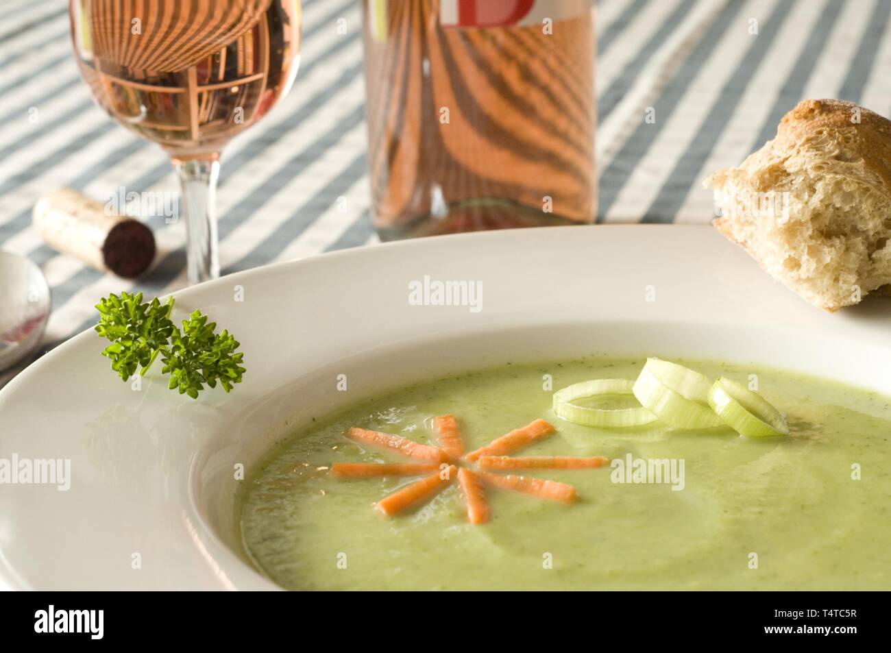 Soup inside the bread hi-res stock photography and images - Alamy