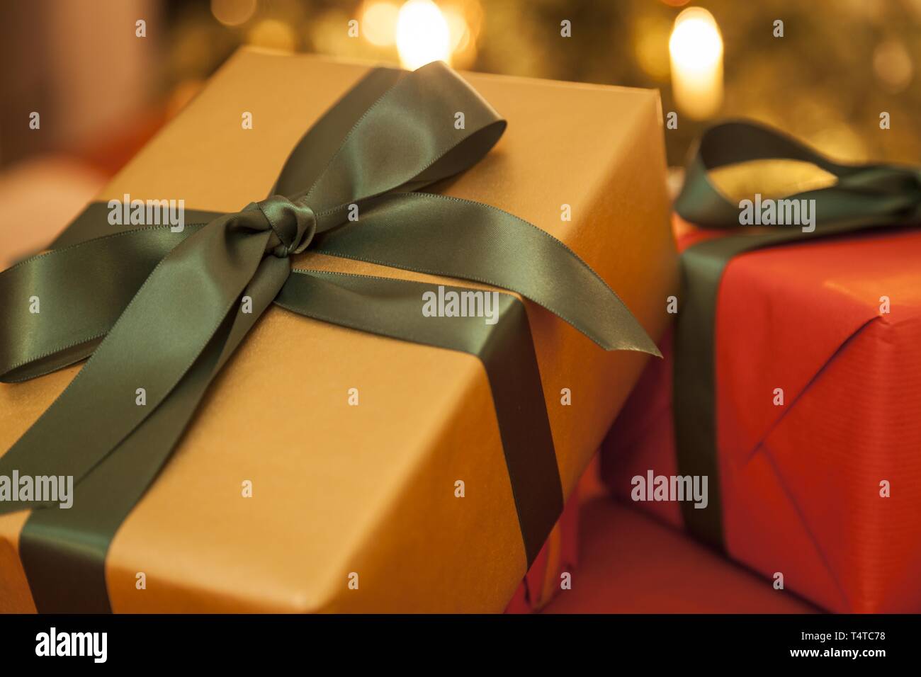 Packing up christmas decorations hi-res stock photography and images ...