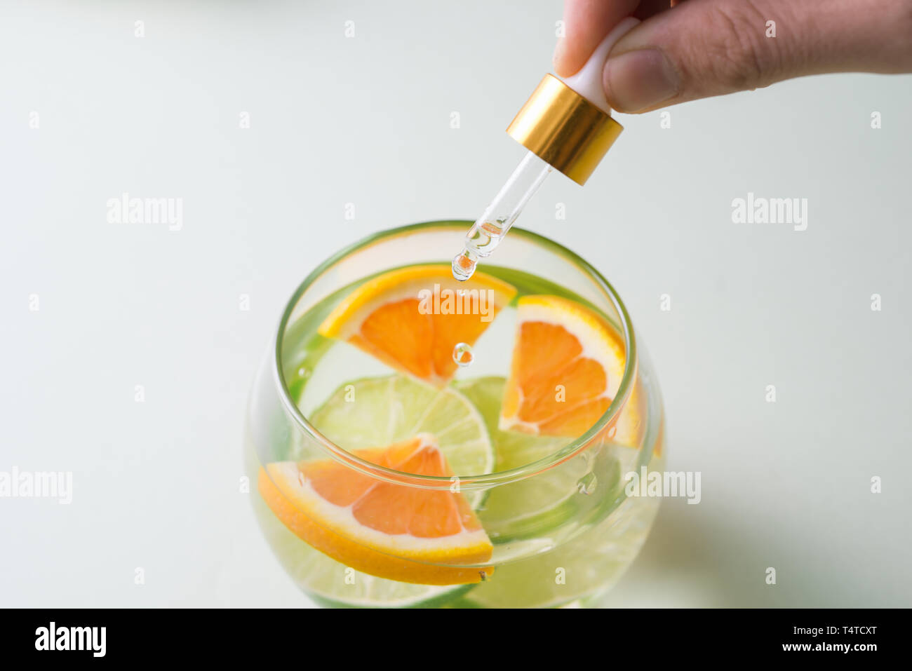 Essential oil with orange - vitamin C. Natural remedies, drop vitamin C ...