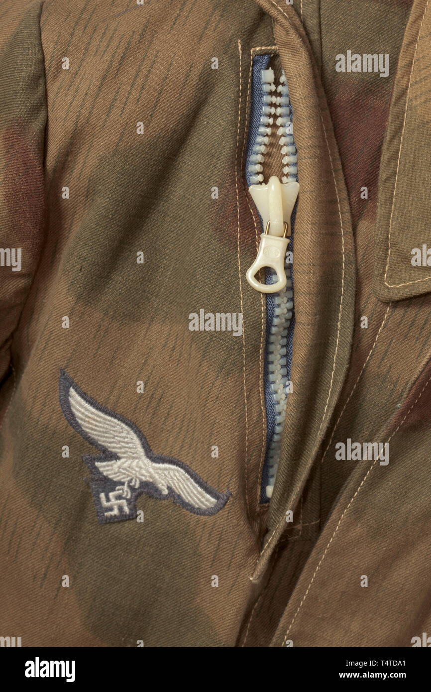 A paratrooper's tunic, known as a "Knochensack" 3rd issue in marsh ...