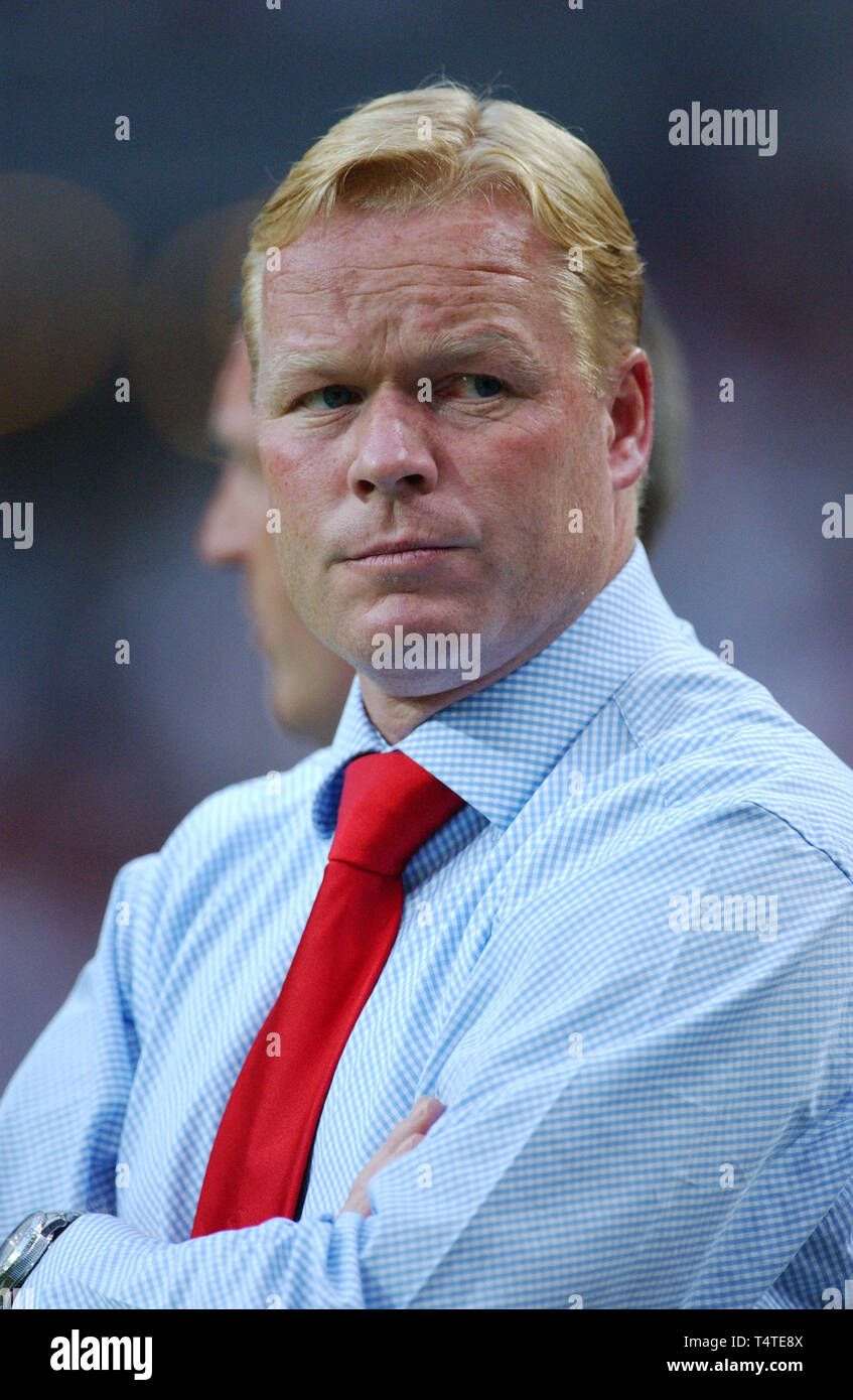 Ronald koeman player hi-res stock photography and images - Alamy
