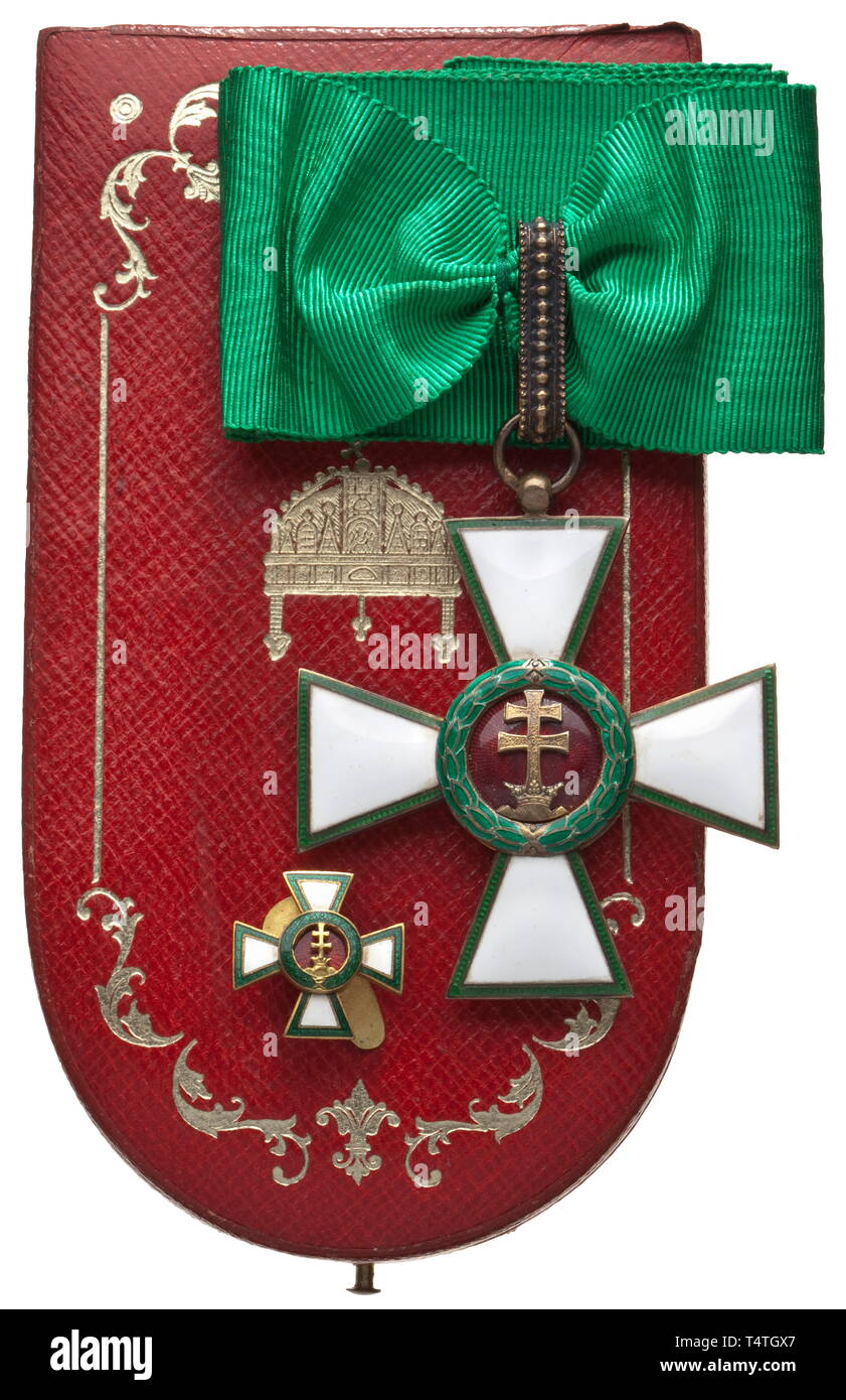 Order of merit on the ribbon hi-res stock photography and images - Alamy