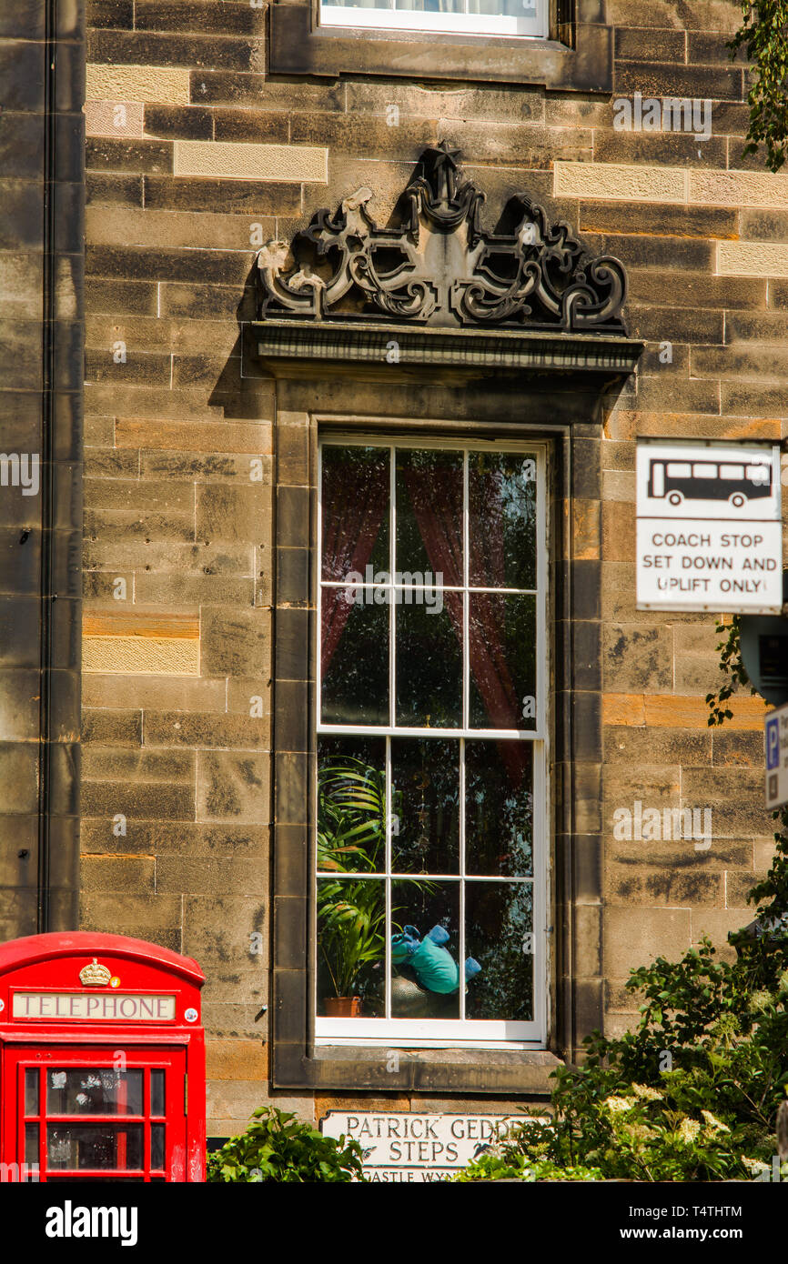 Bus stop edinburgh hi-res stock photography and images - Alamy