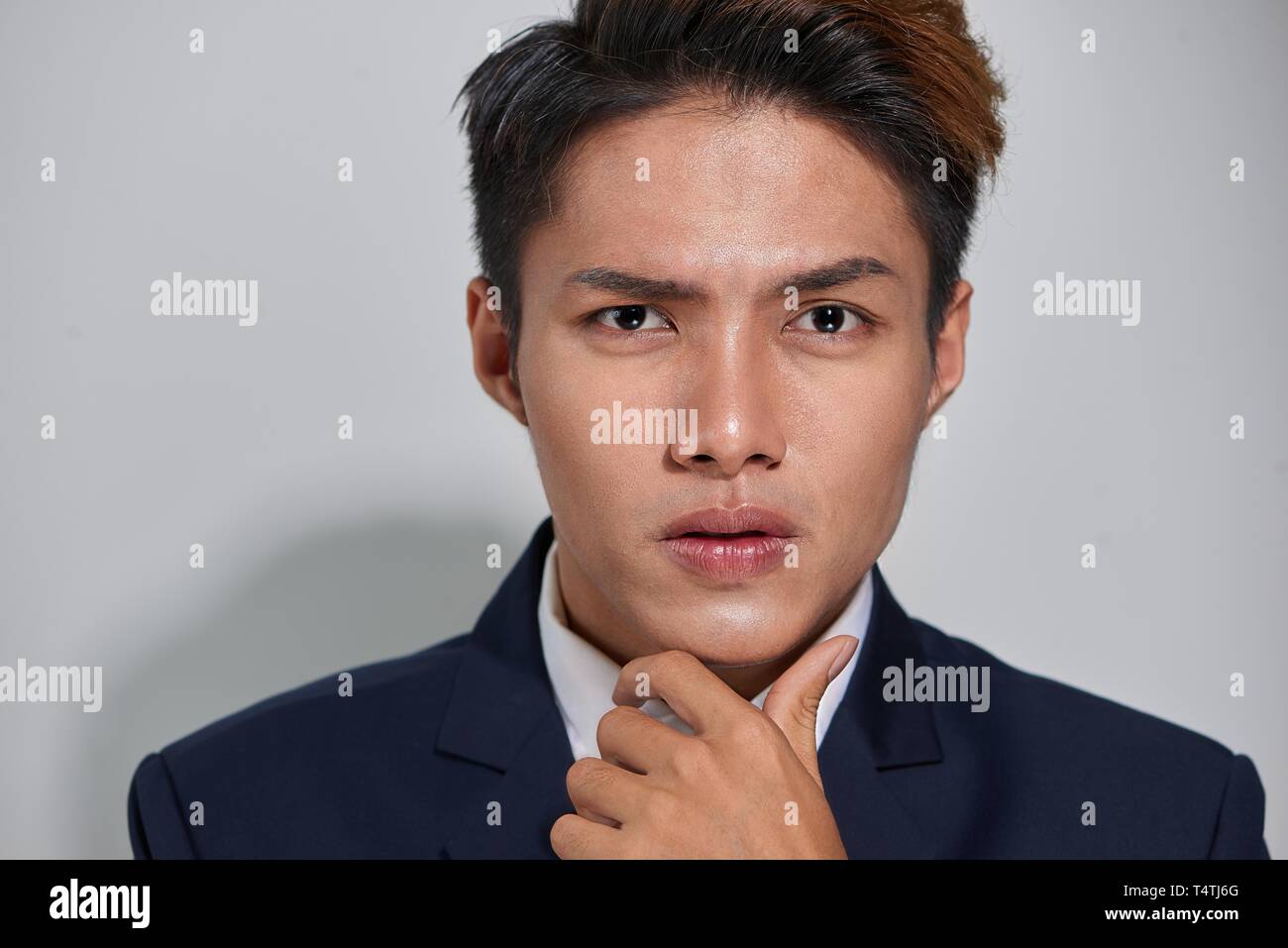 Hand against chin hi-res stock photography and images - Alamy