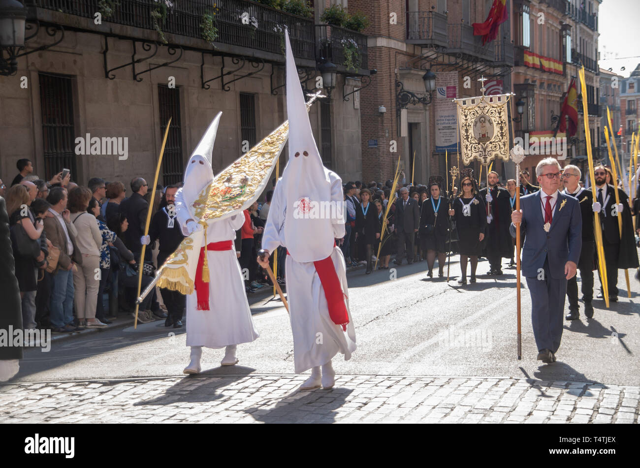 Madrid citizens celebrate Palm Sunday with a procession that ran ...