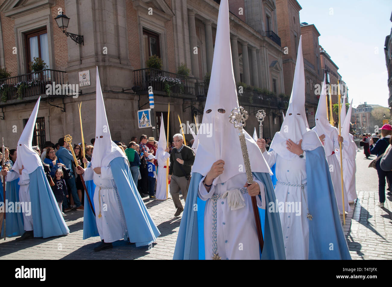 Madrid citizens celebrate Palm Sunday with a procession that ran ...