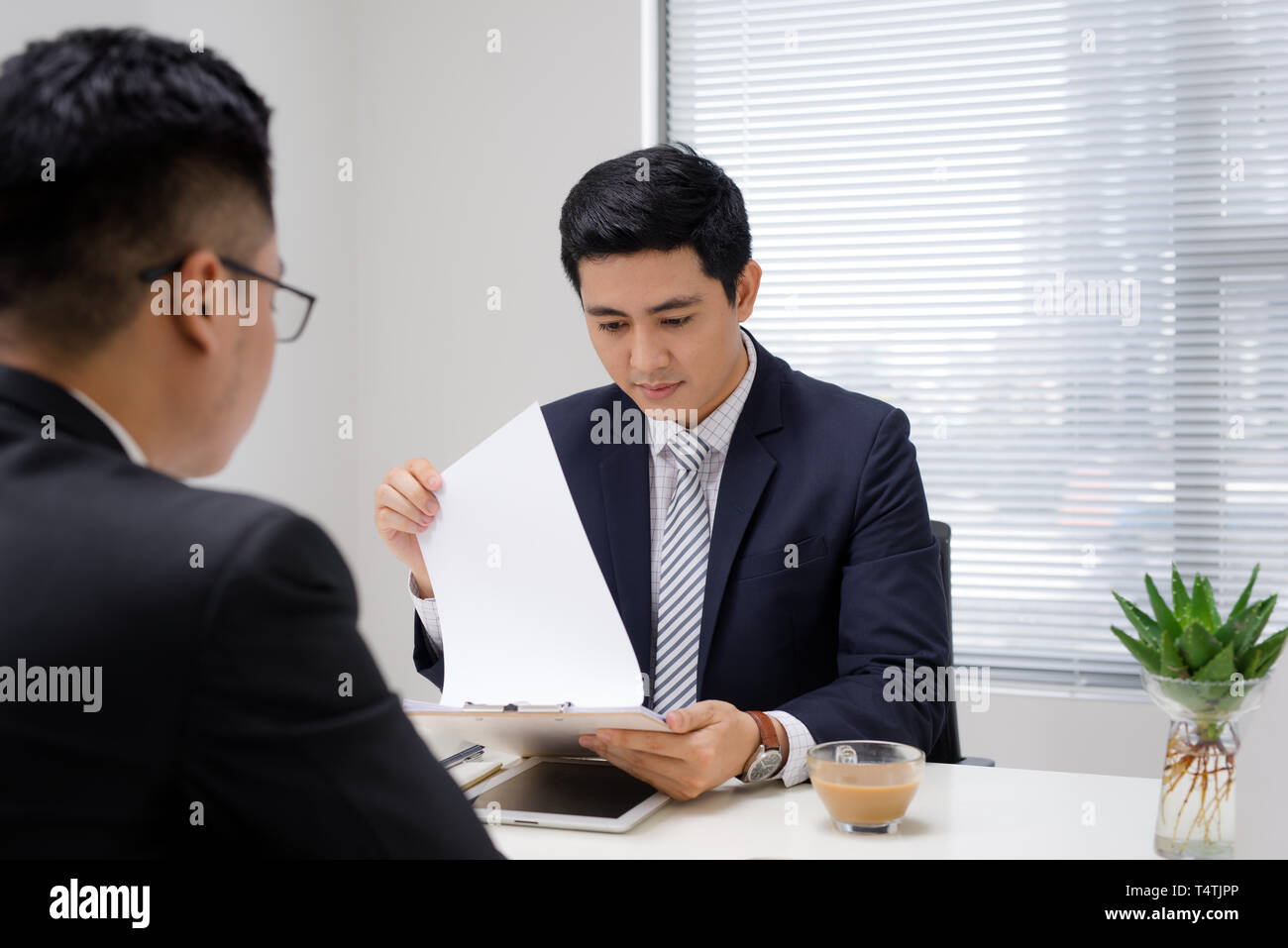Job interview bad hi-res stock photography and images - Alamy