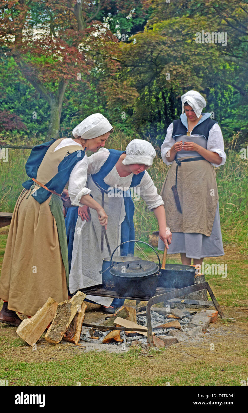 Tudor Woman Cooking Food in Pots, in open Out Door Fire Stock Photo - Alamy